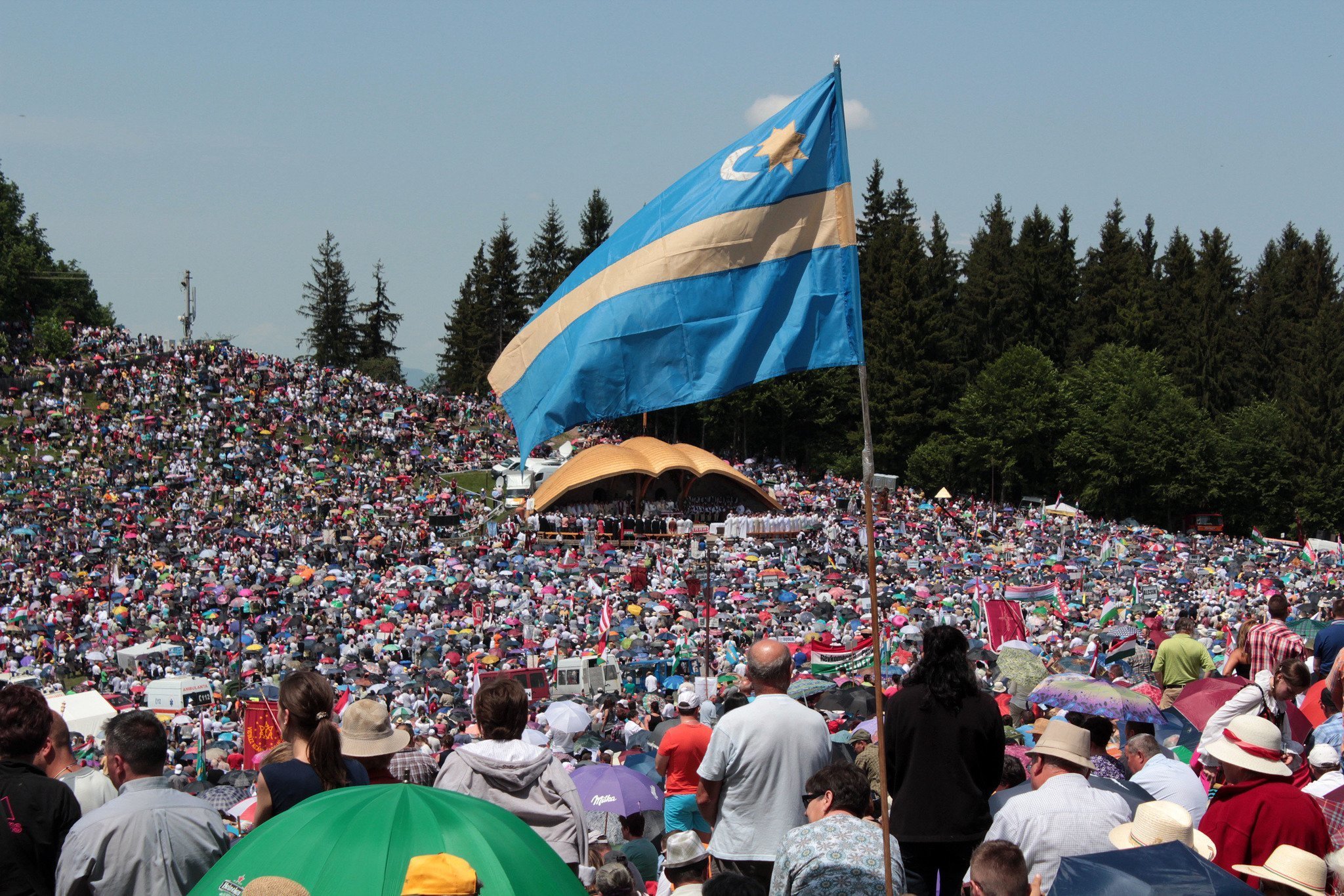 THE SZEKLER FLAG: A costly flag to fly - Transylvania Now