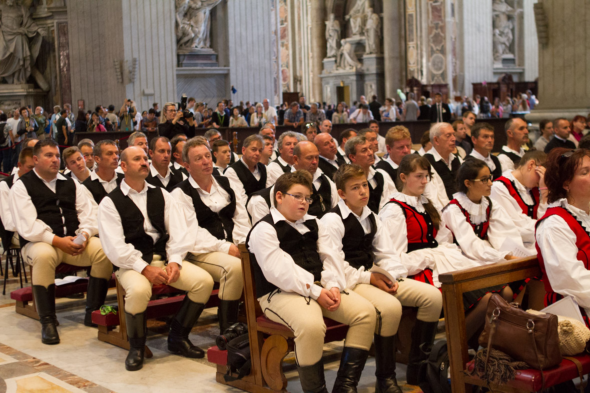 400 singing Szeklers in the Vatican - Transylvania Now