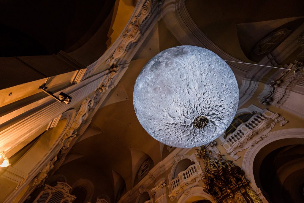 The Moon is in a Kolozsvár church - Transylvania Now