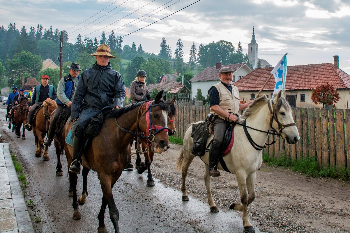 Walking the 452-year-old path to Csíksomlyó - Transylvania Now