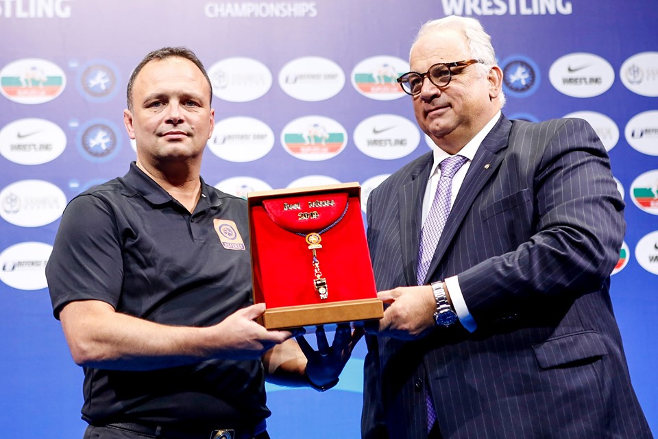 Transylvanian wrestling referee wins "Golden Whistle" - Transylvania Now
