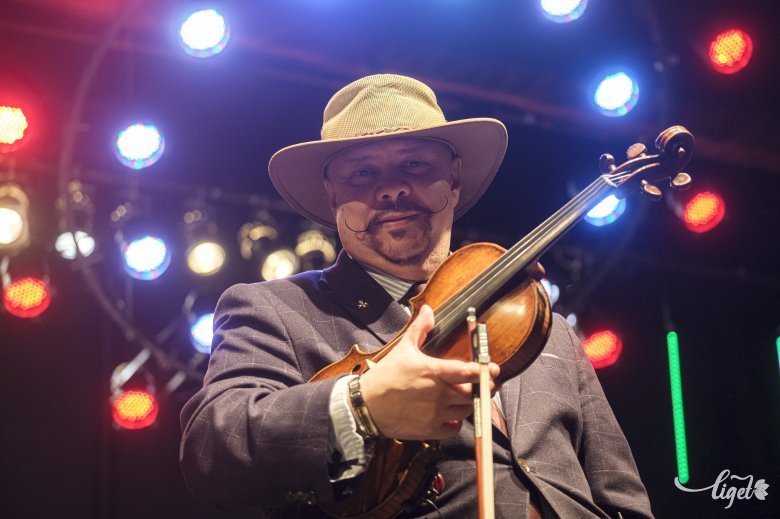 Violin virtuoso Roby Lakatos performs in Transylvania - Transylvania Now