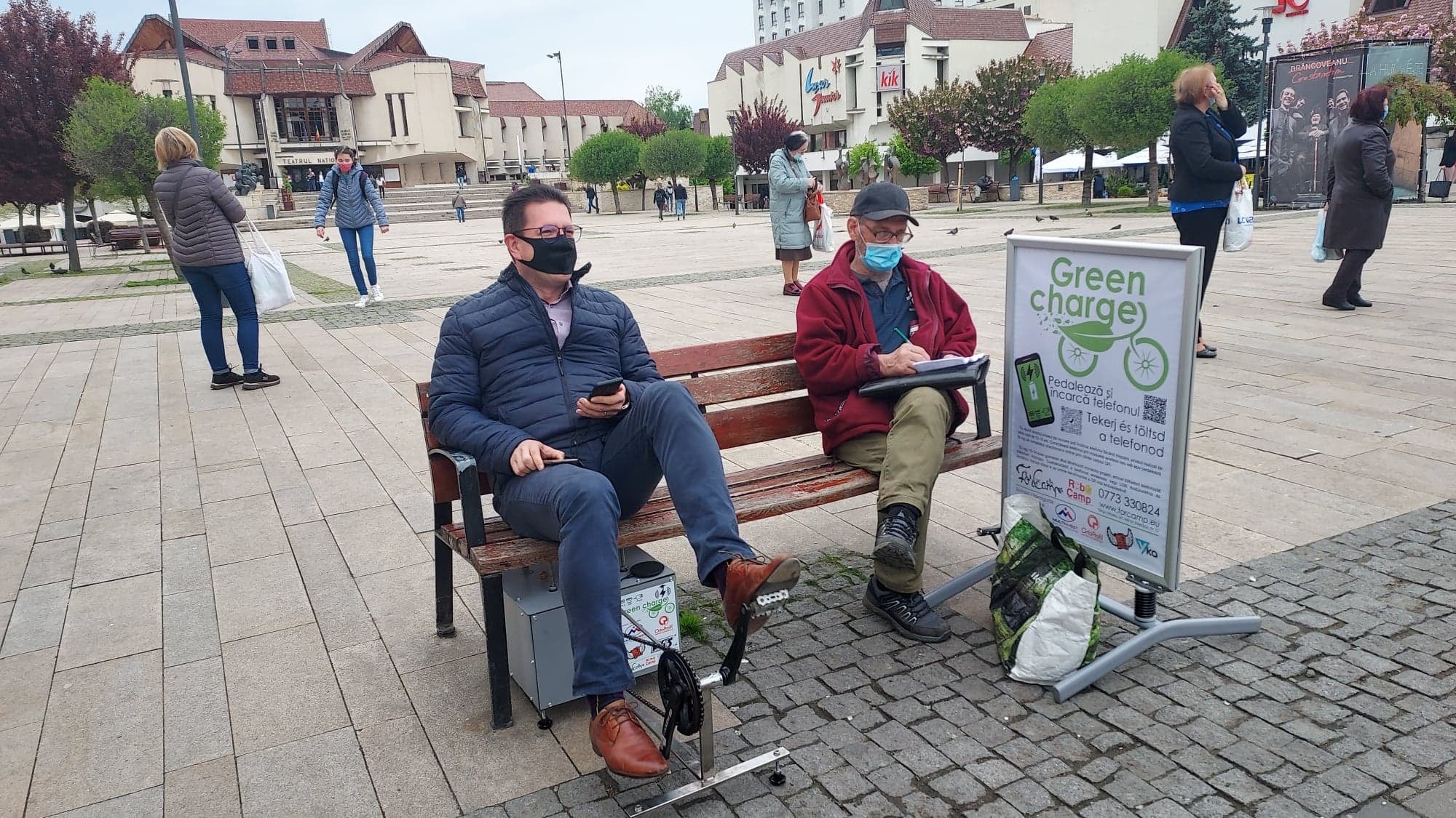 Using pedal power to charge your phone in Marosvásárhely - Transylvania Now